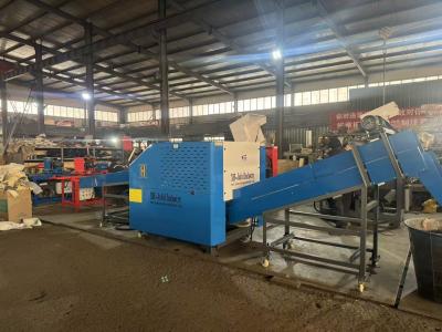 China Efficient Energy Saving Mattress Cutting Shredder with Customized Output Size and High Production Capacity for sale