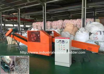 China PET Materials Rag Cutting Machine Adhesive Material Shredder Good Heat Dissipation for sale