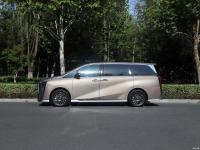 China Trumpchi M8 2022 Petrol MPV 7 Seater Automatic 2.0L 50L Fuel Tank 510L Boot for sale