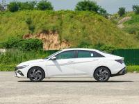 China Beijing Modern Elantra 4 Door Petrol Sedan Car 2.0L Automatic High Fuel Economy for sale