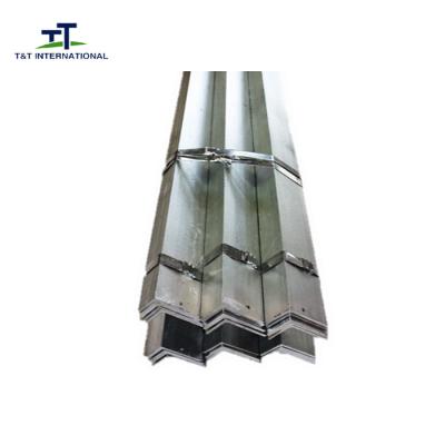 China Anti Corrosion Galvanized Steel Angle High Mechanical Strength Painted Surface for sale