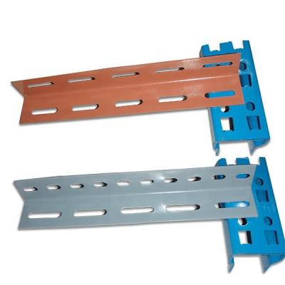 China 35*35mm Equal Galvanized Angle Iron With Holes Powder Coating Surface Treatment for sale