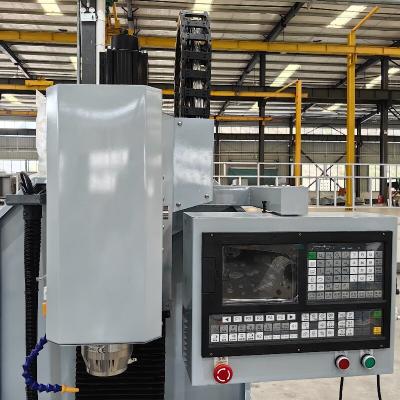 China CNC950 Vertical High-Accuracy Heavy Duty BT40 CNC Drilling and Milling Machine for sale