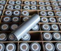 China 21700 Rechargeable LiFePO4 Lithium Ion Battery Cell 2200mAh for sale