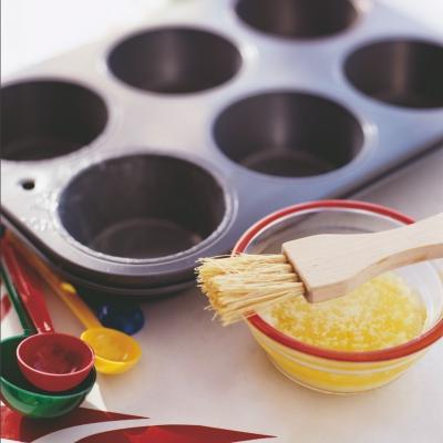 China Vivid Easy Cakes Mold Release Agent - Oil Type with ≤5.0 Acid Value and ≤0.25 Peroxide Value for Baking Industry for sale