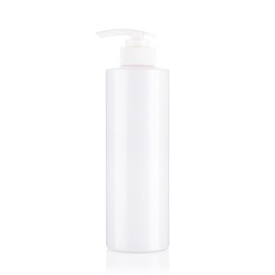 China 500ml PET Plastic Shampoo Bottle with Pump White Flat Shoulder 32/410 Neck for sale