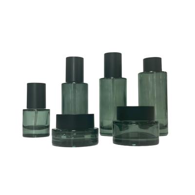 China 40ml 50ml 100ml 150ml Cosmetic Glass Lotion Bottles Customized Color for sale