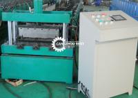 China Seamless Self Lock Roofing Sheet Panel Roll Forming Machine For Building for sale