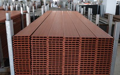 China 20mm WPC Fence Outdoor Waterproof Rustic Cross Vinyl Ranch Fence for sale