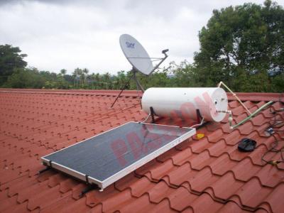 China 300L Thermal Flat Plate Collectors Solar Water Heating System 304 Inner Tank Blue Film for sale