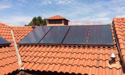 China Aluminum Alloy Copper Pipe Material Flat Panel Solar Collectors Solar Geysers for sale