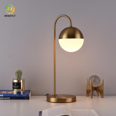China Nordic Golden Ball Art LED Bedside Table Lamp 25 Watt For Decoration Bedroom for sale