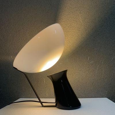 China Artistic Creative Desk Light Hotel Villa Decorative Light Minimalist Post-modern Table Lamp for sale