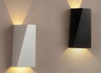 China Metal Material Diameter 10.5cm Height 22cm Indoor Modern Wall Light for sale