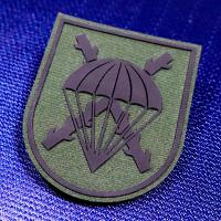China Garment Patches Screen Printing Labels Velcro Tape Silicone On Patches For Jackets HOOk&LOOP for sale