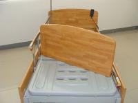 China Wooden Side Board ABS Homecare Electric Hospital Beds With Central Control Brake (ALS-E510) for sale