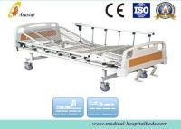 China Manual 2 Crank Medical Hospital Beds Mesh Bedboard Aluminum Guardrail (ALS-M201B) for sale