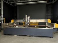 China Precise Industrial Waterjet Cutter CNC 5 Axis Waterjet Cutting Machine for sale
