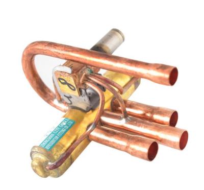 China Copper 4-Way Reversing Valve with Electromagnetic Coil for 1P-5P Air Conditioners Compatible with R22/R410A/R407C/R32 for sale