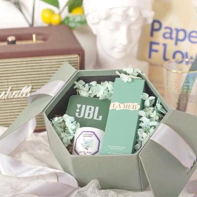 China Recyclable Luxury Cosmetic Packaging Boxes Matt Lamination Gift Pack With Ribbon for sale