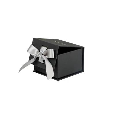 China OEM ODM Solid Color Medium Size Gifts Packing Boxes With Bowknot for sale