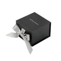 China OEM ODM Solid Color Medium Size Gifts Packing Boxes With Bowknot for sale