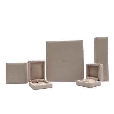 China OEM Luxury Pink Jewelry Diamond Packaging Box With Outer Packing for sale