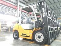 China Adjustable Cab Location 3tons Gas Cylinder Forklift LGP Fork Lifts 2825*1230*2170 mm for sale
