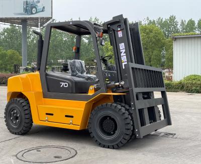 China 3.5t Diesel Forklift with 2060mm Turning Radius & Pneumatic Tyres for sale