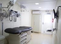 China Prefabricated Hospital Container Clinic Isolation Room By 50mm Roof Panel for sale