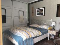 China Hotel Style Expandable Shipping Container House Living With KitchenToliet for sale
