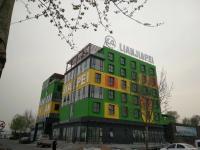 China Carton Prefab Shipping Container Office Hotel 4 - 5 Layers With Rainspout System for sale