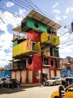 China 40 Foot Shipping Container Square Footage Modular Prefab With Weld Steel Base for sale