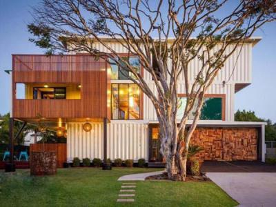 China Holiday Resort Prefab Shipping Container Cabin With Extanding Open Area for sale