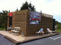 China Sun Glass Window Prefabricated Flat Pack Shipping Container Homes for sale