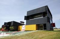 China Residential Ready Made Container Homes 4 - 5 Pieces Glass Door  With The Yards for sale