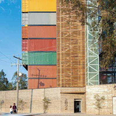 China 6 Layers Prefab Shipping Container Home Builders With Modern Decoration for sale