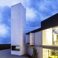 China Flat Pre Built Shipping Container Homes Tower Style 37 Sqm Folding Expandable Granny for sale