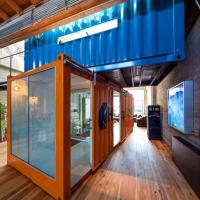China Modular Prefabricated Shipping Container Houses With Ladder Roof 20 Feet Folding Expandable for sale