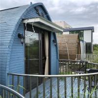 China Boat 1.2mm Steel Wood Decoration Prefabricated Steel LGSF House for sale