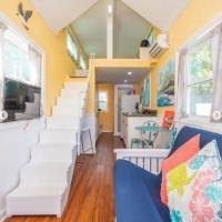 China 18mm MGO Light Steel Structure Prefab Tiny Garden House On Wheels for sale