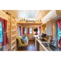 China 2 Bedrooms Prefabricated Trailer Mobile Light Steel Wooden Tiny House On Wheels for sale