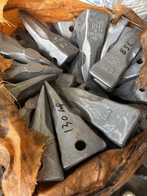 China Heavy-Duty High Manganese Steel Bucket Tooth with High Wear Resistance and Heat Treated for Excavators for sale