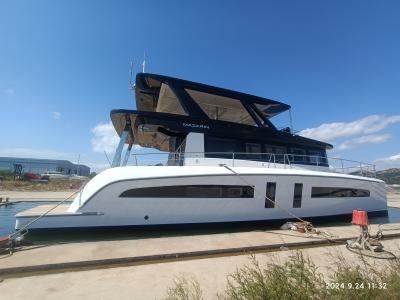 China Sea Party Entertainment Motor Catamaran High Strength Hull Yacht With Panoramic Windows for sale