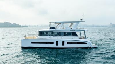 China Mazarin 55 Luxury Power Catamaran with 16.76 m LOA and Marine-grade GRP Hull via Vacuum Infusion for sale