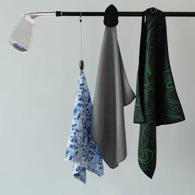 China Popular Microfiber Fabric Waffle Golf Towel With Heavy Duty Carabiner for sale