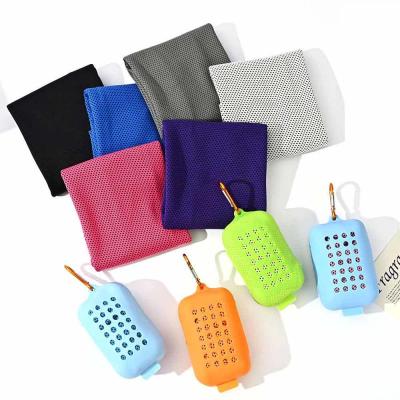 China Custom Logo Fast Dry Microfiber Cooling Towels Polyester Breathable Sports Travel Gym Golf Fitness Beach Towels Set With Silicone Sleeves for sale