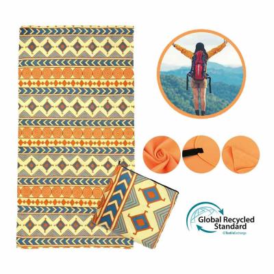 China 2-in-1 Bag Custom Lightweight Super Absorbent Large Microfiber Beach Towel for sale