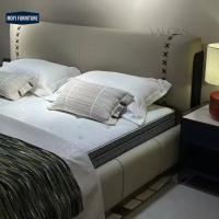 China Italian Style Wooden Frame King Size Upholstered Bed with Foam Padding - 76