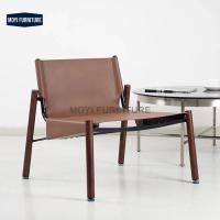 China Apartment Chic MOYI Design Leisure Brown Leather Metal Chair Frames Luxury Solid Wooden Living Room Chairs Surface Carpet for sale